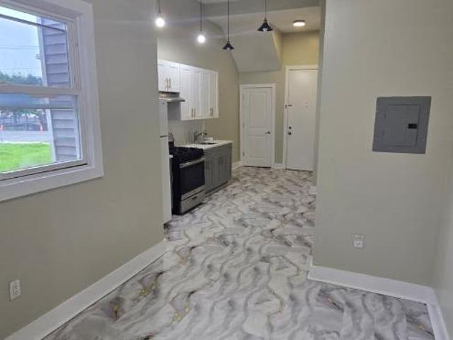 2 Br, 1 bath, Condo 61 16th Ave