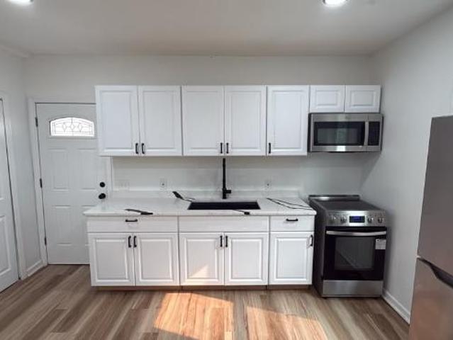 2 Br, 1 bath, Condo 6211 Lawn Ave