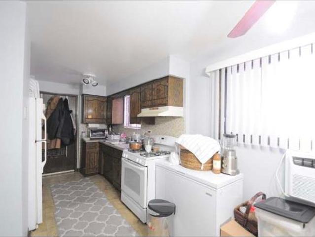 2 Br, 1 bath, Condo 6225 W 64th Pl