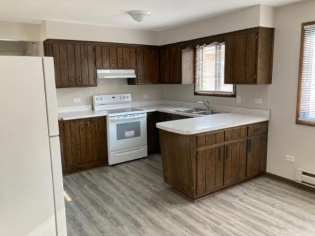 2 Br, 1 bath, Condo 6220 W 65th St