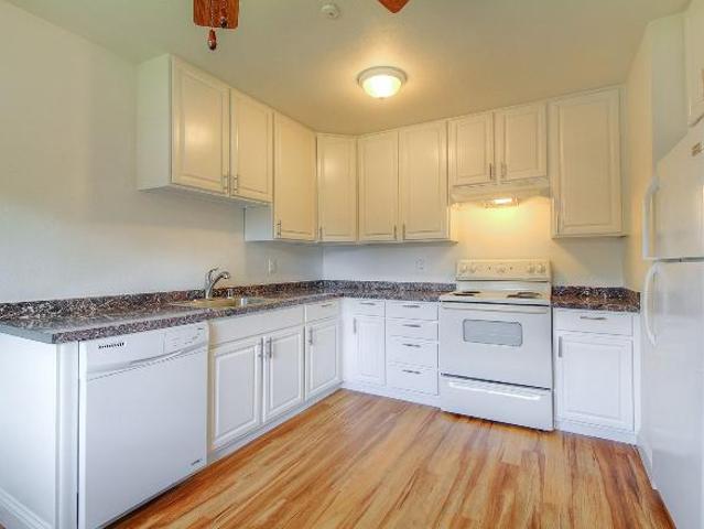 2 Br, 1 bath, Condo 6233 Montecito Blvd