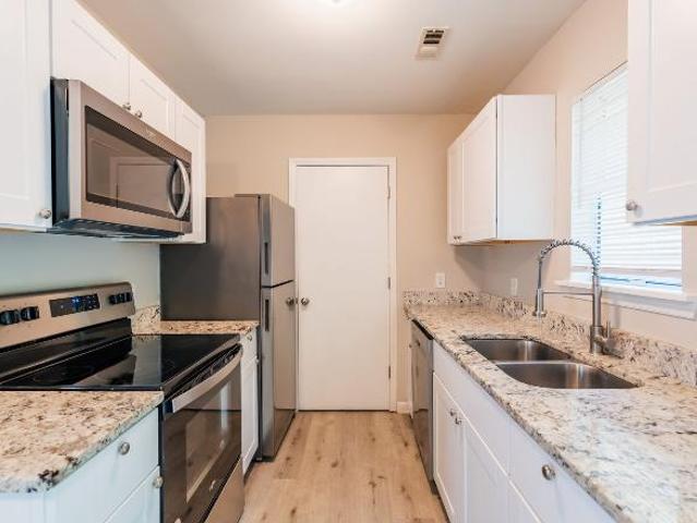 2 Br, 1 bath, Condo 623 Hilltop Dr