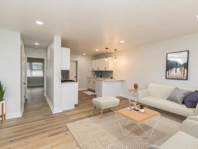 2 Br, 1 bath, Condo 6242 Roosevelt Blvd