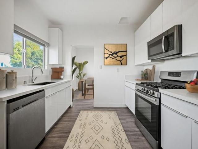 2 Br, 1 bath, Condo 627 Brittania St