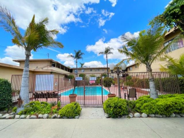 2 Br, 1 bath, Condo 627 N Vine Ave