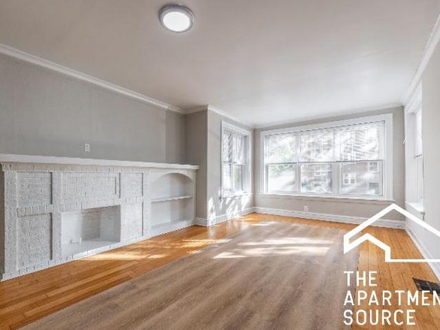 2 Br, 1 bath, Condo 6304 North Oakley Ave