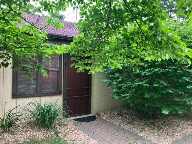2 Br, 1 bath, Condo 6306 Fairfield Rd