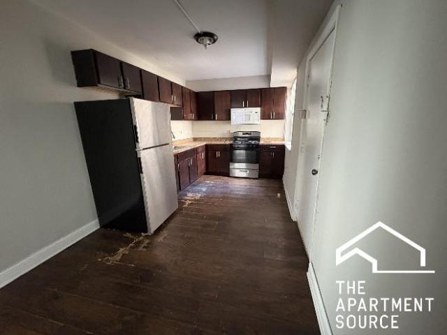 2 Br, 1 bath, Condo 6300 North Oakley Ave