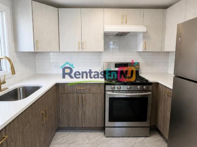 2 Br, 1 bath, Condo 632 Cora Pl