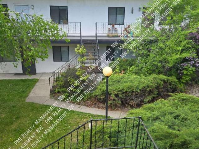 2 Br, 1 bath, Condo 635 6th Street West