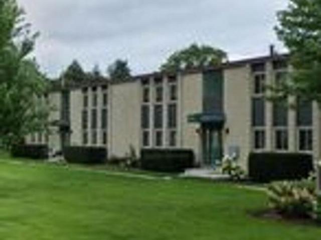 2 Br, 1 bath, Condo 641 West Park Ave