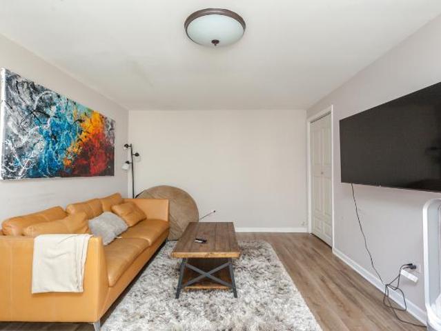 2 Br, 1 bath, Condo 6427 North Hermitage