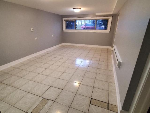 2 Br, 1 bath, Condo 6440 W Montrose