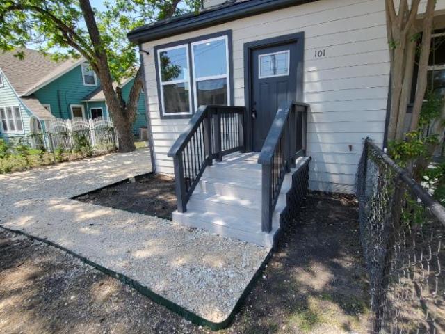 2 Br, 1 bath, Condo 647 Hammond Ave