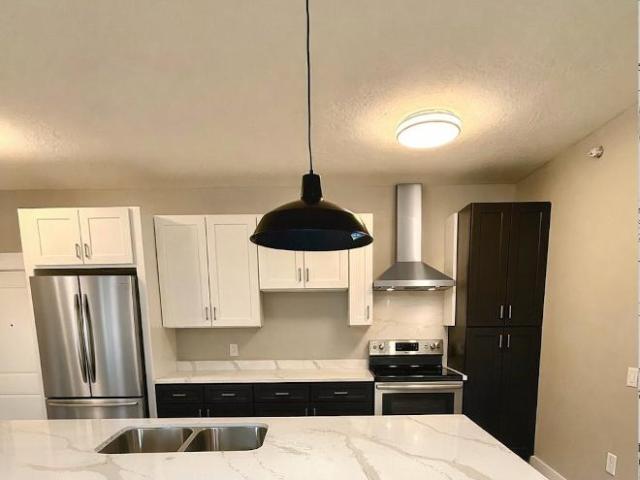2 Br, 1 bath, Condo 648 Highton Street
