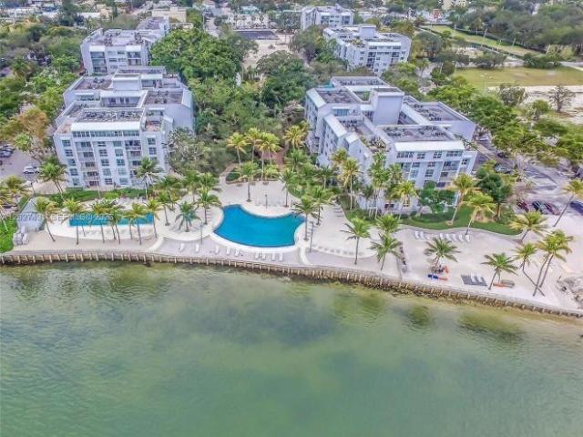 2 Br, 1 bath, Condo 650 NE 64th St