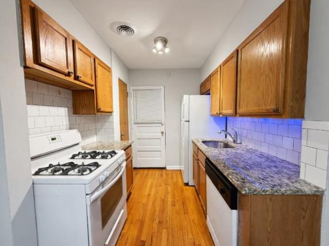 2 Br, 1 bath, Condo 6535 N Mozart St