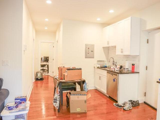 2 Br, 1 bath, Condo 654 W Roscoe St