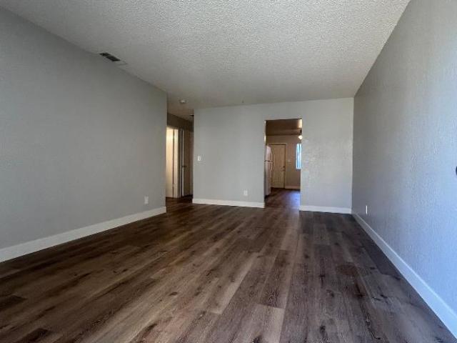 2 Br, 1 bath, Condo 656 Sunnyside Ave
