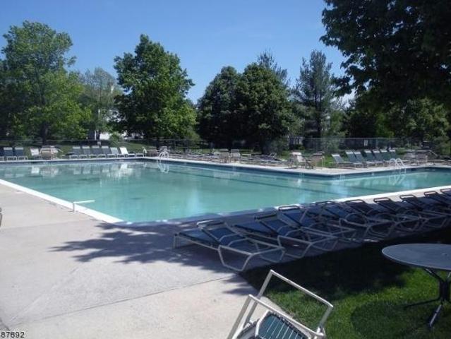 2 Br, 1 bath, Condo 65 Jamestown Rd