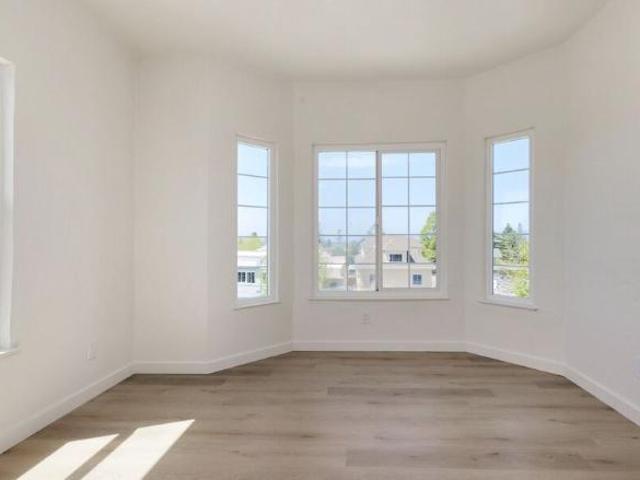 2 Br, 1 bath, Condo 6616 Telegraph Avenue