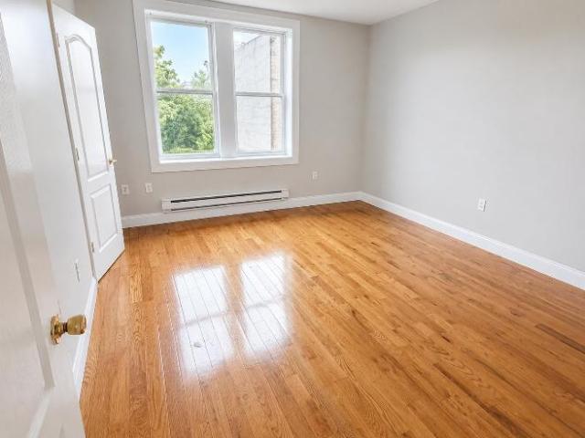 2 Br, 1 bath, Condo 6611 Broadway