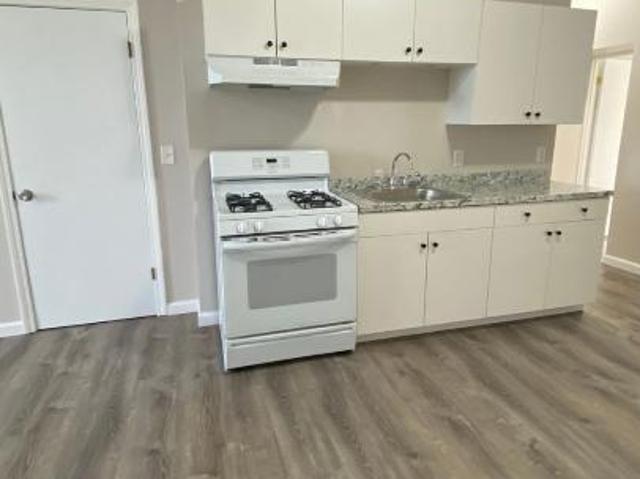 2 Br, 1 bath, Condo 663 Middle St