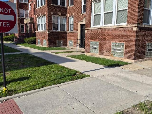 2 Br, 1 bath, Condo 6657 S Minerva Ave