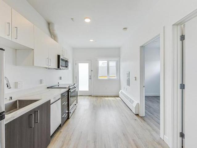 2 Br, 1 bath, Condo 669 24th Street
