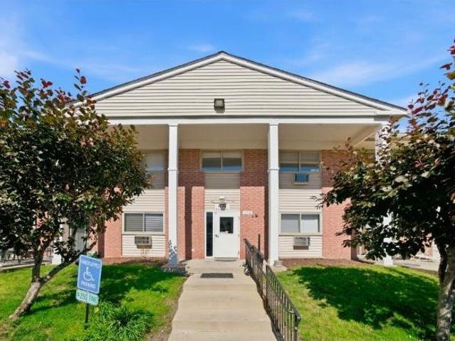 2 Br, 1 bath, Condo 670 Marilyn Ave