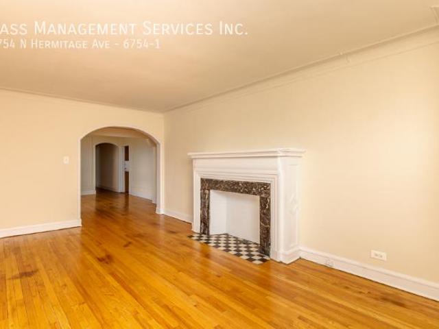 2 Br, 1 bath, Condo 6754 N Hermitage Ave