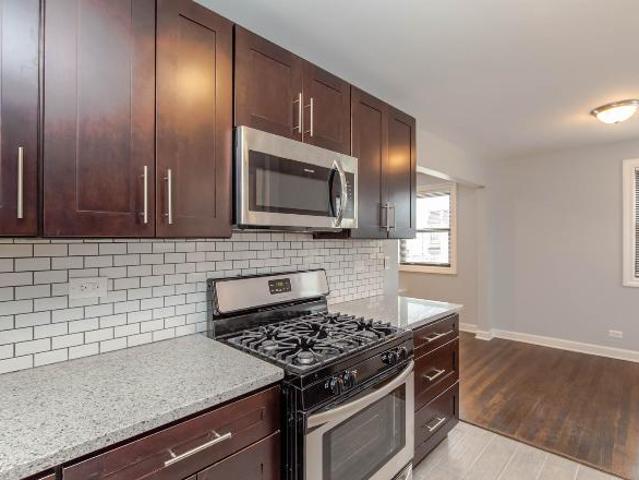 2 Br, 1 bath, Condo 6807 N Ridge Blvd