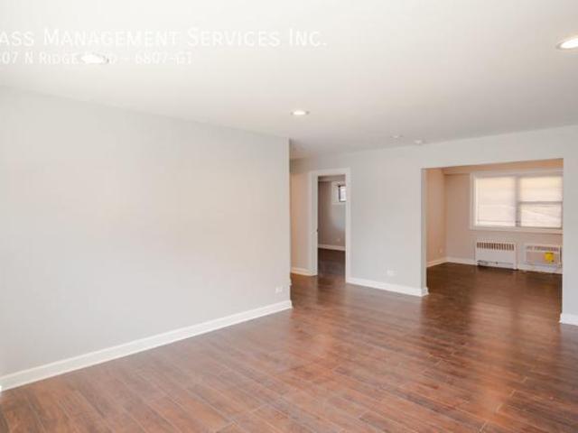 2 Br, 1 bath, Condo 6807 N Ridge Blvd