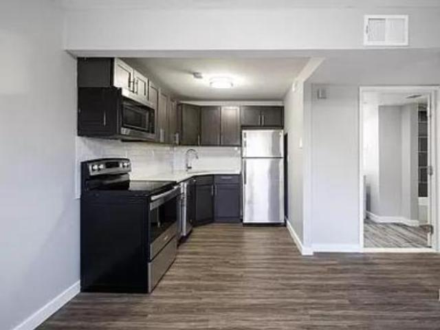 2 Br, 1 bath, Condo 6801 Bingham St