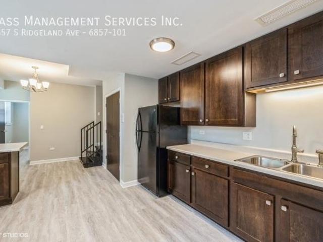 2 Br, 1 bath, Condo 6857 S Ridgeland Ave