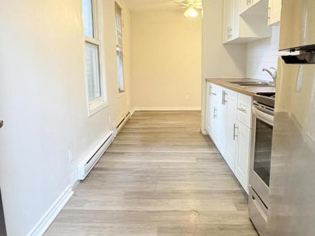 2 Br, 1 bath, Condo 686 Lincoln Rd