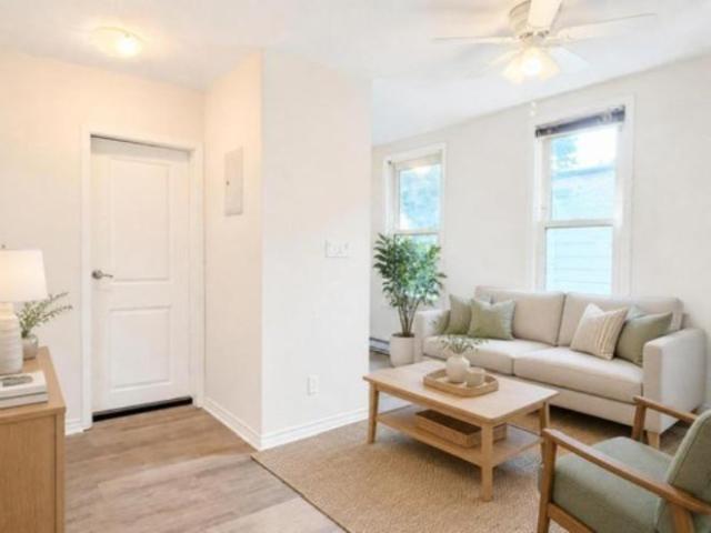 2 Br, 1 bath, Condo 686 Lincoln Rd