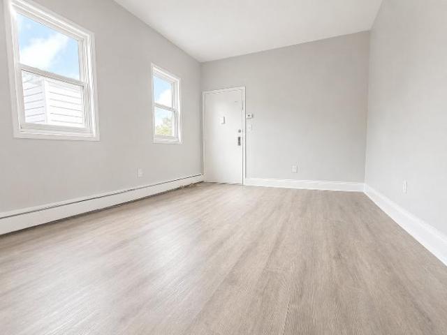 2 Br, 1 bath, Condo 687 Summer Ave