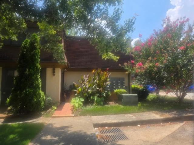 2 Br, 1 bath, Condo 73 Place Fontaine