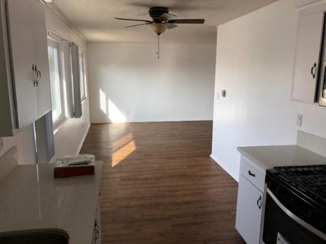 2 Br, 1 bath, Condo 700 E Holly
