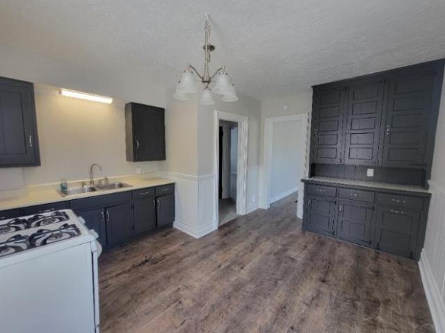 2 Br, 1 bath, Condo 701 West 8th St