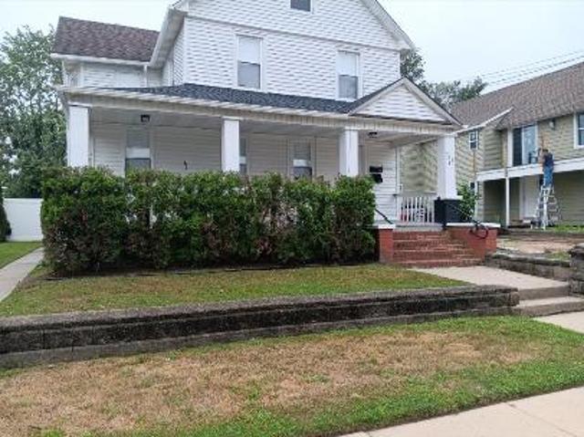 2 Br, 1 bath, Condo 701A 13th Ave