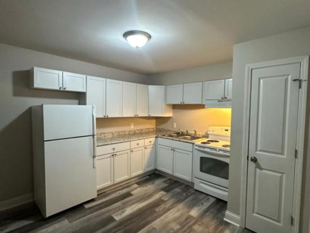 2 Br, 1 bath, Condo 7045 Corydon Junction Rd NE