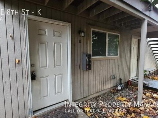 2 Br, 1 bath, Condo 704 NE 8th St