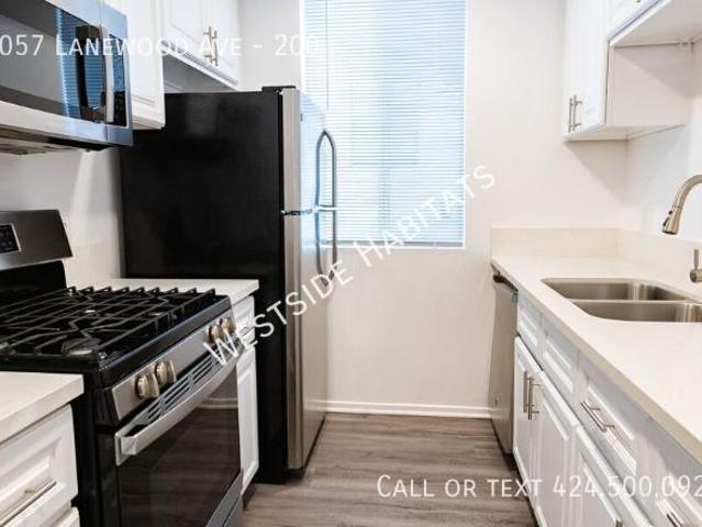 2 Br, 1 bath, Condo 7057 Lanewood Ave