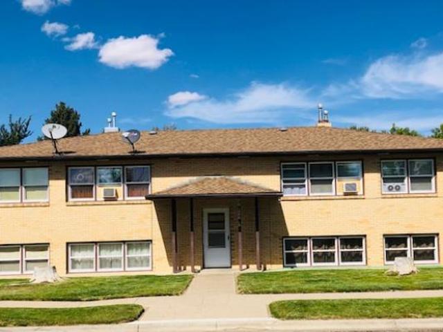 2 Br, 1 bath, Condo 707 12th St W