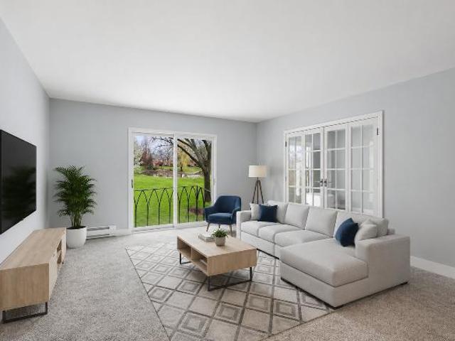 2 Br, 1 bath, Condo 707 E Falcon Dr