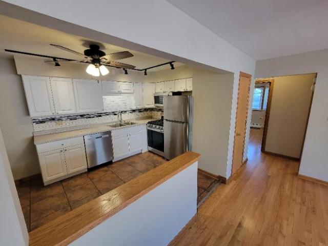 2 Br, 1 bath, Condo 707 Lake St