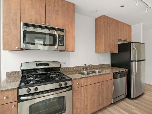 2 Br, 1 bath, Condo 707 South Lasalle Street