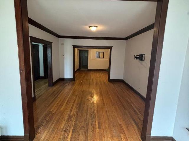 2 Br, 1 bath, Condo 708 W 61st Pl